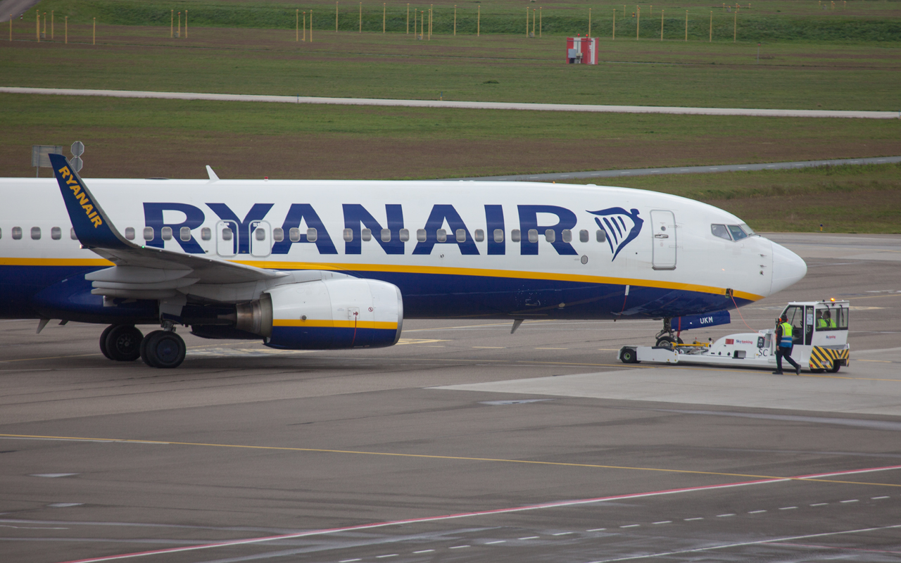 Ryanair-vlucht omgeleid naar Brno na GPS-storingen boven Polen ...